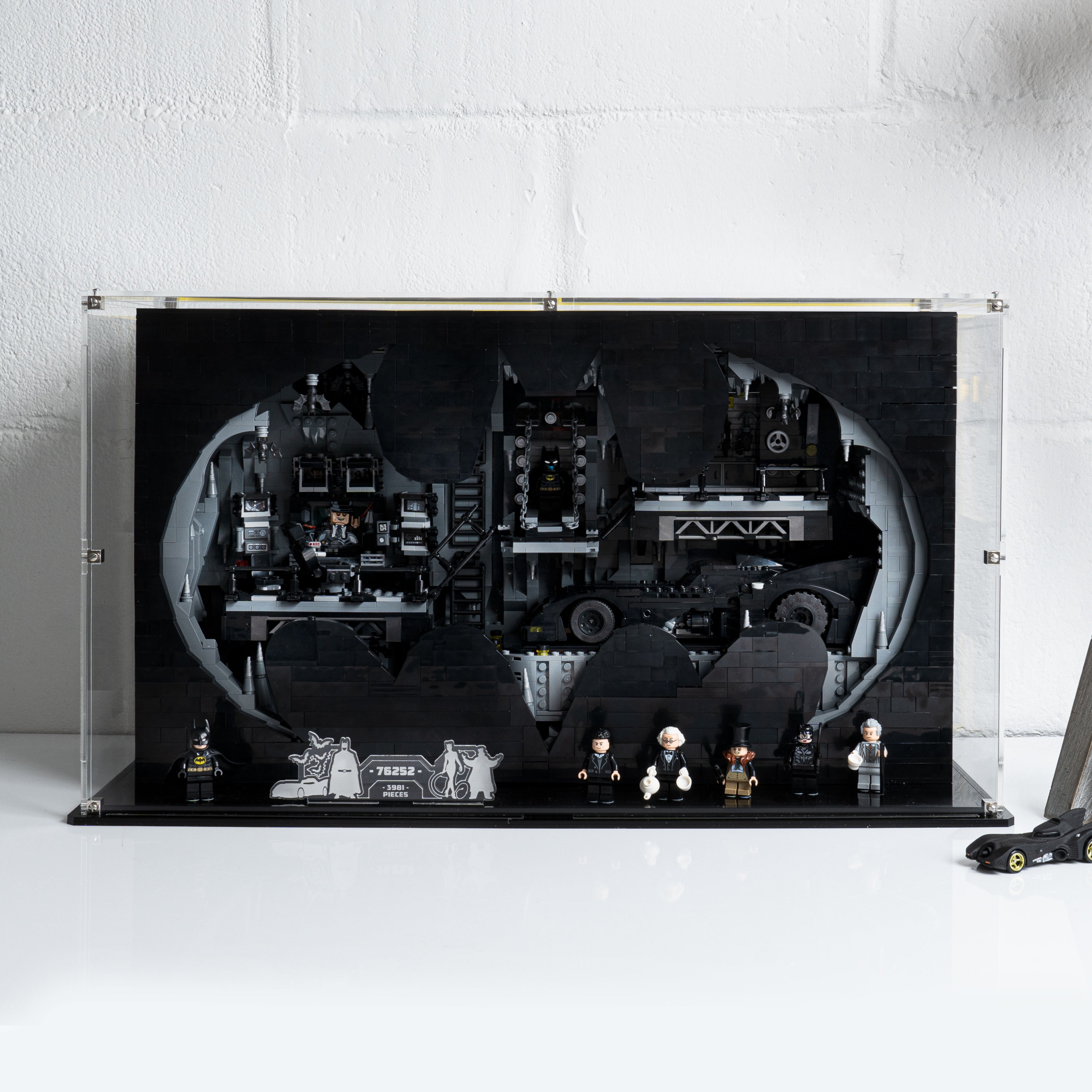 Display case for LEGO® Batcave™ Shadow Box (76252) — Wicked Brick