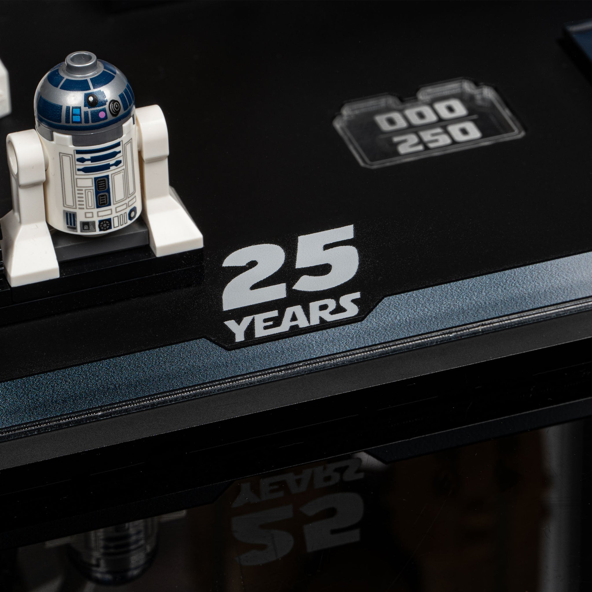 Display Case for LEGO Star Wars C-3PO and R2-D2 75398, 75379 — Wicked Brick