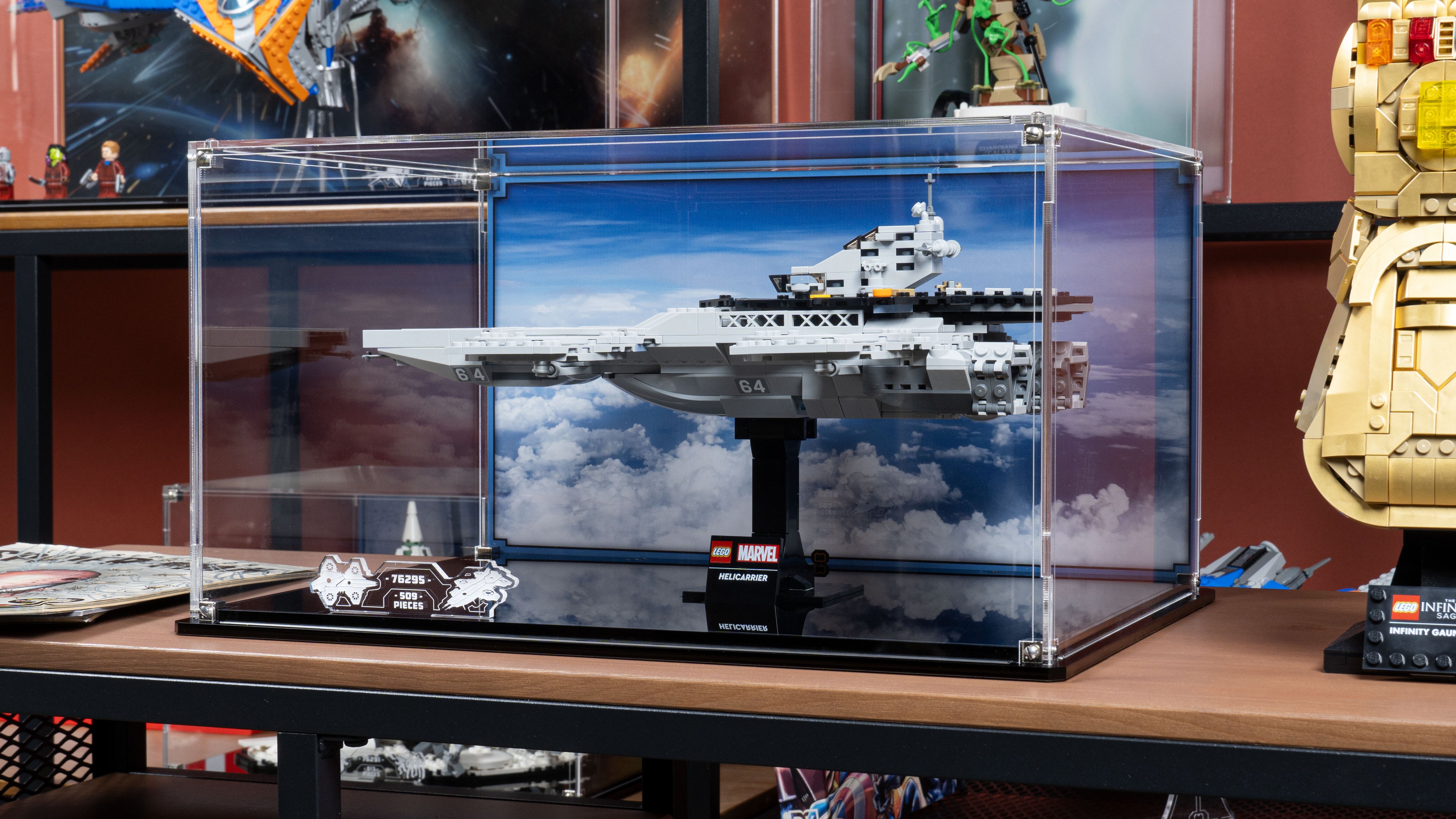 Display Case for LEGO® Marvel™ The Avengers Helicarrier (76295 ...